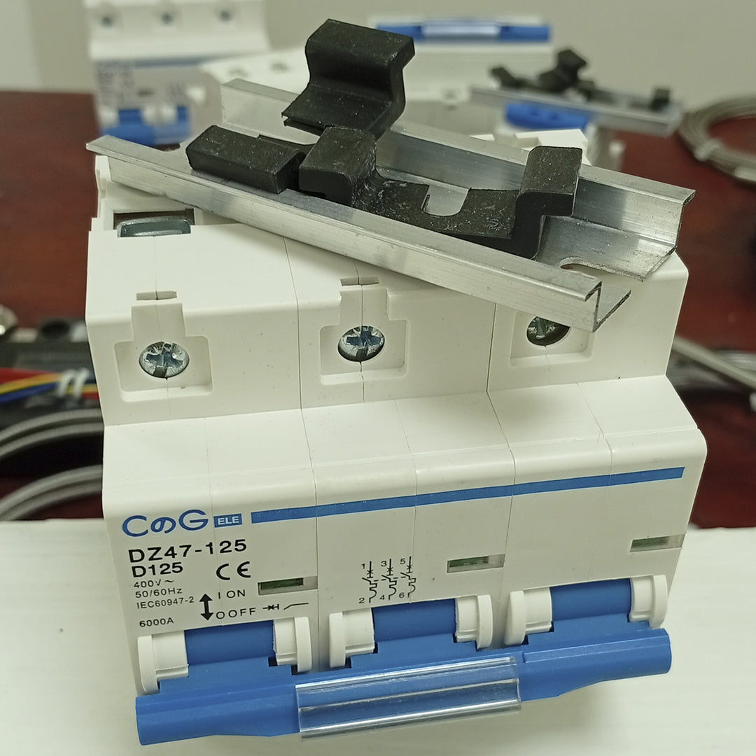 BREAKER Interruptor Termomagnético CG DZ47-125 D125 | 125A Curva D par – Sumiempaques 2000